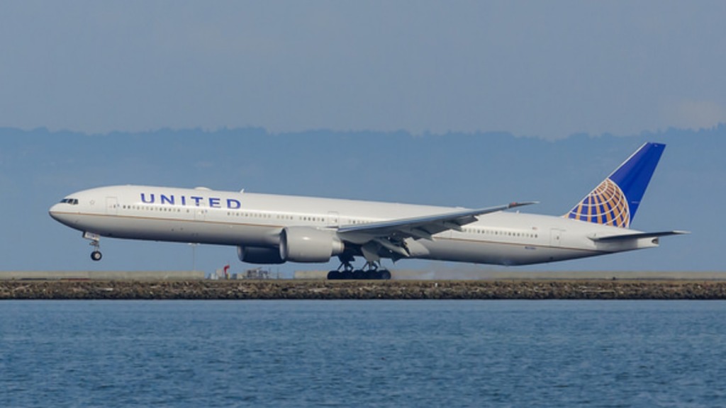 聯合航空飛三藩市客機起飛前冒煙故障 消防戒備乘客需轉機