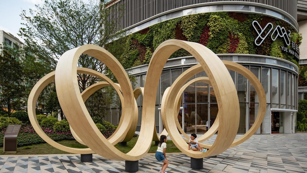 【商場動向】裕民坊YM2型格藝術裝置《Time Loop時環》 無限符號木建築成休憇打卡點