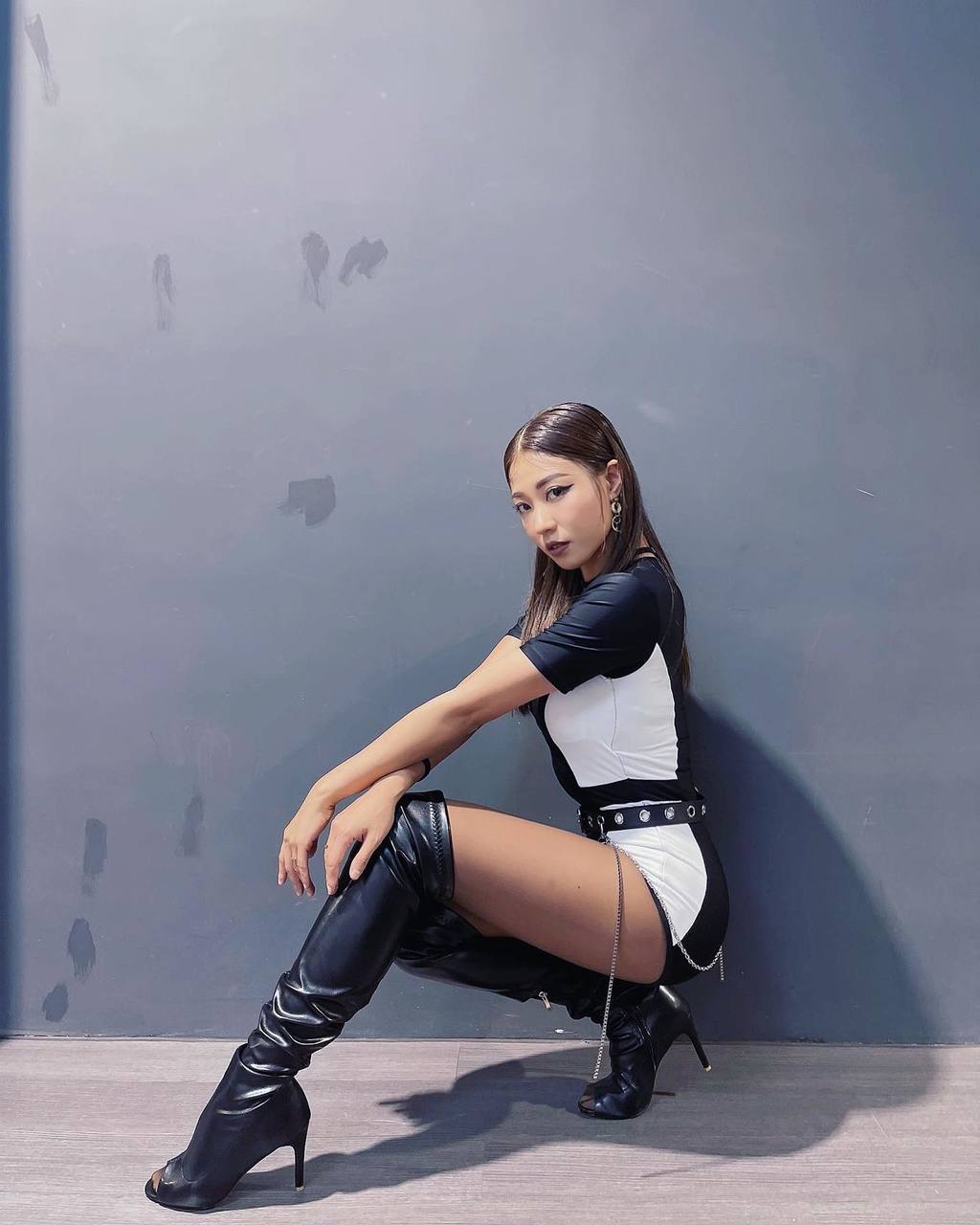 【COLLAR成員】李芯駖被翻出8年前舊照 SumLing隨年月愈見魅力成「女人的天花板」 - 香港經濟日報 - TOPick - 娛樂 - D220207