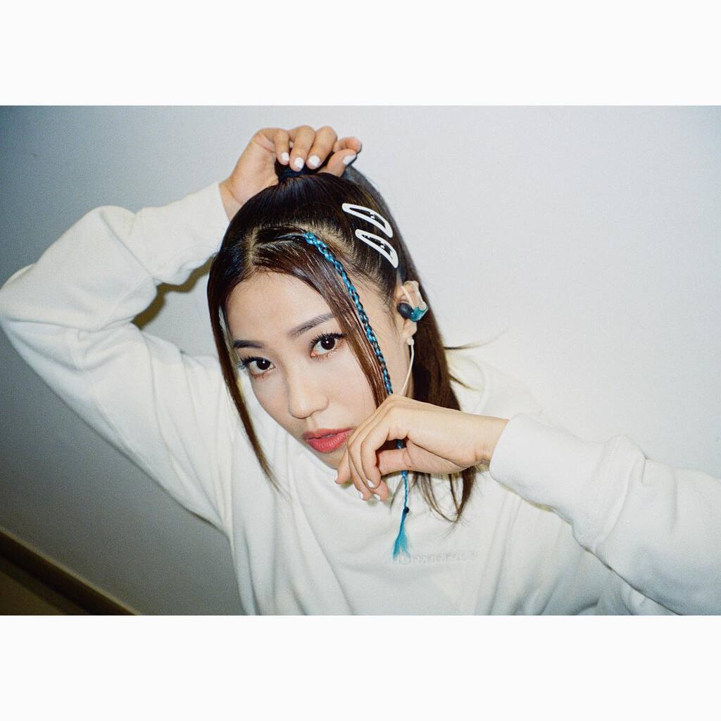 【COLLAR成員】李芯駖被翻出8年前舊照 SumLing隨年月愈見魅力成「女人的天花板」 - 香港經濟日報 - TOPick - 娛樂 ...