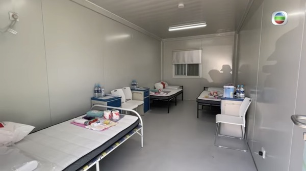 【方艙醫院】糖尿病婆婆獨個被送方艙隔離 坐房外無助痛哭獲營友相助安心睡覺