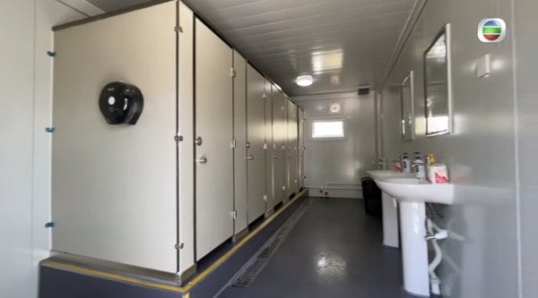 【方艙醫院】糖尿病婆婆獨個被送方艙隔離 坐房外無助痛哭獲營友相助安心睡覺