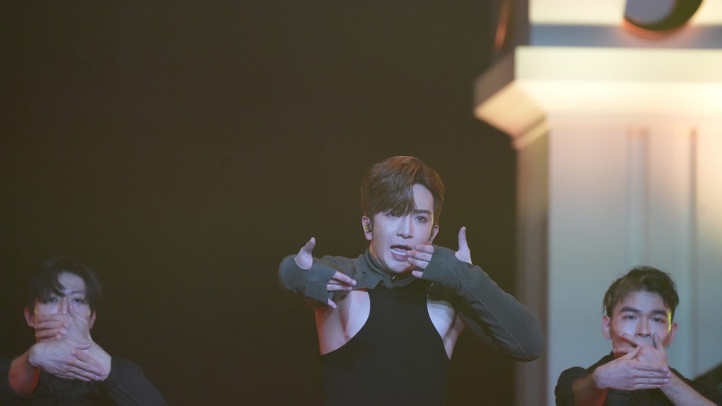 【神の拉闊】欣宜Anson Lo勁歌跳唱炒熱氣氛 教主盡騷超fit身段