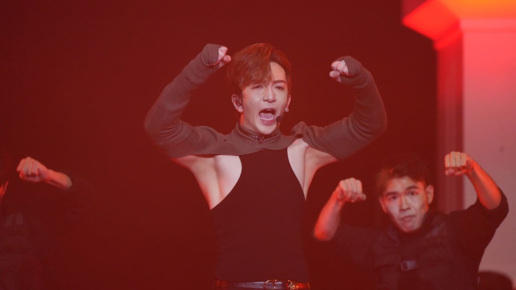 【神の拉闊】Anson Lo演出後身體不適 教主全身乏力要救護員攙扶離場