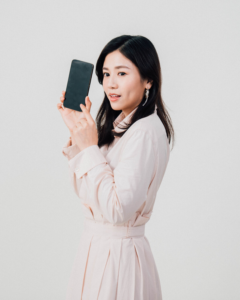 楊偲泳與張馳豪合作拍廣告 Renci工作增加更細心選擇理財計劃