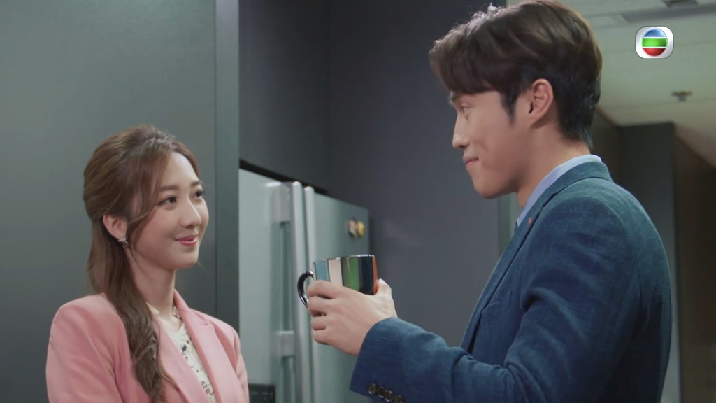 [雙飛人]何依婷陳嘉慧OL裝登場 TVB兩大上位小花具女友FEEL - 香港高登