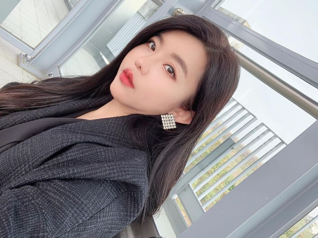 【#ME TOO】爆有受害人輕生律師團隊相助 小紅老師轟NONO：隨機殺人魔 - 香港經濟日報 - TOPick - 娛樂 - D230712