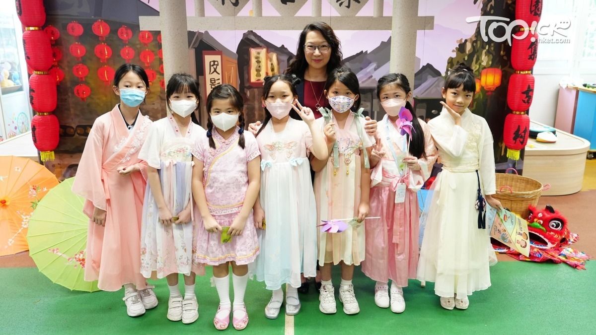 【學校動態】校園變古村市集學生穿華服玩投壺 葵盛信義學校校長：從遊戲中體驗