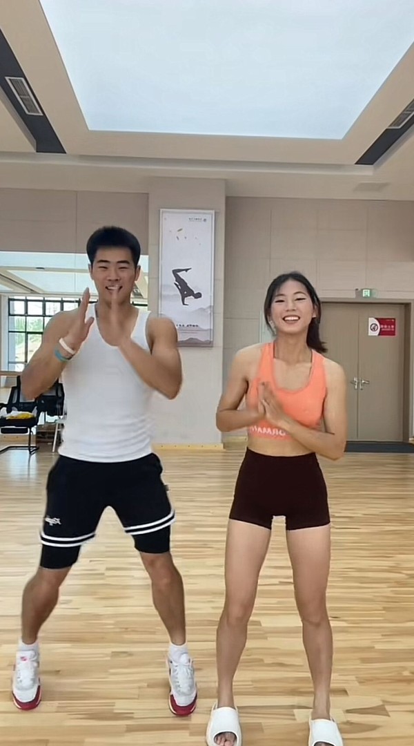 夫妻相|太似樣被當「失散兄妹」 網紅情侶聽網民意見驗dna報告出爐惹熱議
