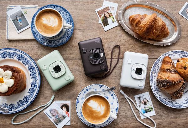 FUJIFILM即影即有｜寬片幅instax WIDE 400即影即有相機 引入槓桿式自拍計時器＋特寫鏡頭