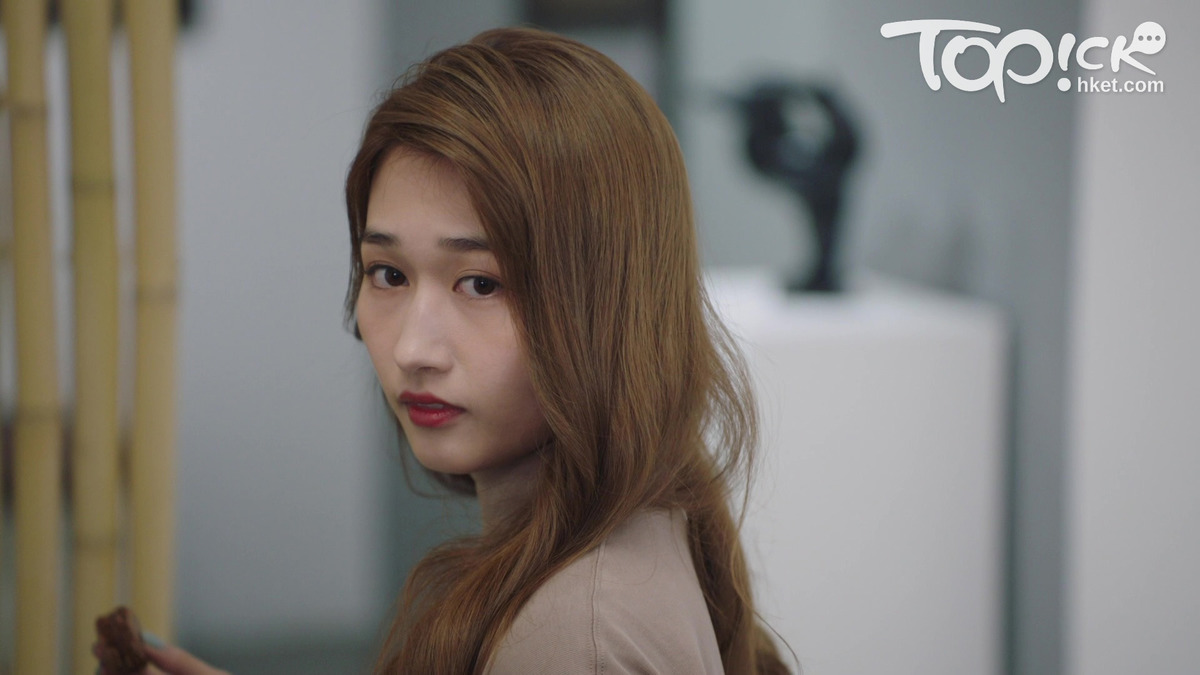 反黑英雄丨姚子羚「背替」曹銦玲為《Hands Up》主持 與「電波少女」梁雪湄撞樣