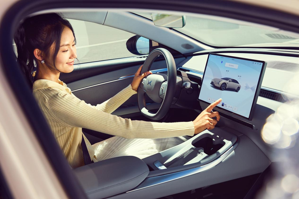 XPEV｜小鵬MONA M03 首48小時收大訂3萬輛 11.98萬人幣起登場、號稱配置20萬元級