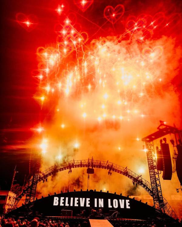 Coldplay香港演唱會搶飛攻略｜10.10搶飛最後機會、早上10時公開發售 最平399元、最貴VIP體驗套現6599元（附票價座位表）