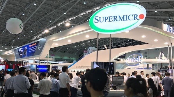 SMCI｜「AI妖股」超微電腦趕到deadline前交業績 股價盤後大升兩成