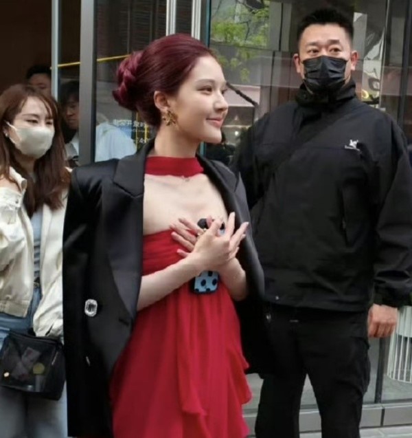 明星保養｜年初患失語症停工一個月 趙露思生圖惹整容疑雲