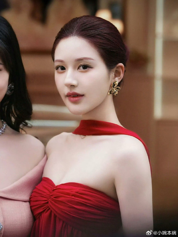 明星保養｜年初患失語症停工一個月 趙露思生圖惹整容疑雲