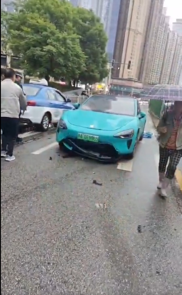 1810｜貴陽一輛小米SU7發生嚴重車禍 交通確認事故惟未披露傷亡人數