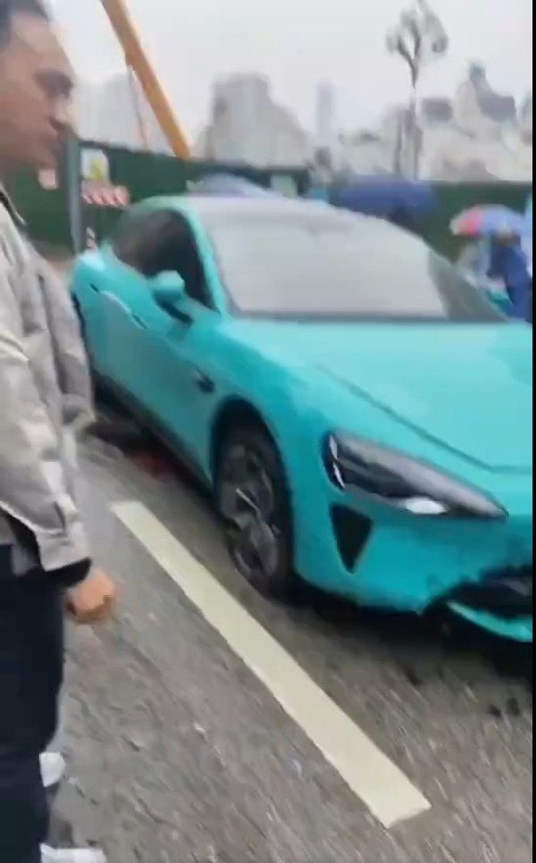 1810｜貴陽一輛小米SU7發生嚴重車禍 交通確認事故惟未披露傷亡人數