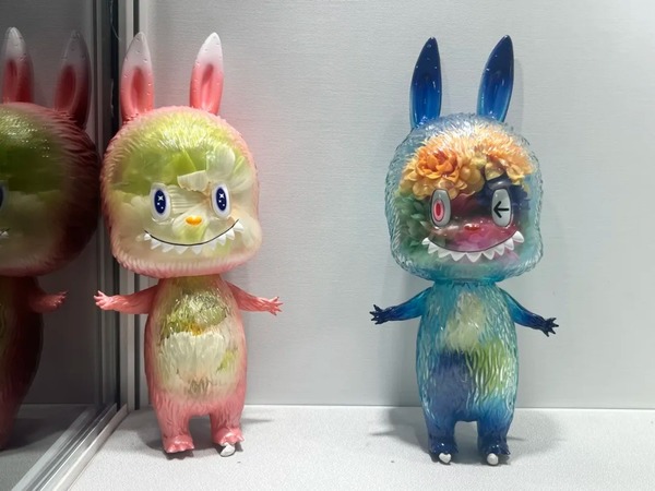 POP MART｜Labubu魔力有多強？初代薄荷色108萬人幣成交、山寨Lagogo銷量近萬 泡泡瑪特市值進入港股20大？