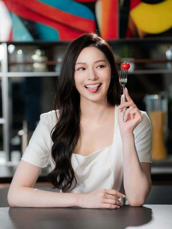 港姐冠軍︱馮盈盈出席樂易玲生日宴 FYY零P圖真實樣貌身材曝光令網民吃驚