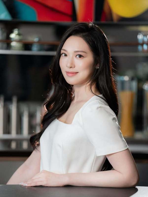 港姐冠軍︱馮盈盈出席樂易玲生日宴 FYY零P圖真實樣貌身材曝光令網民吃驚