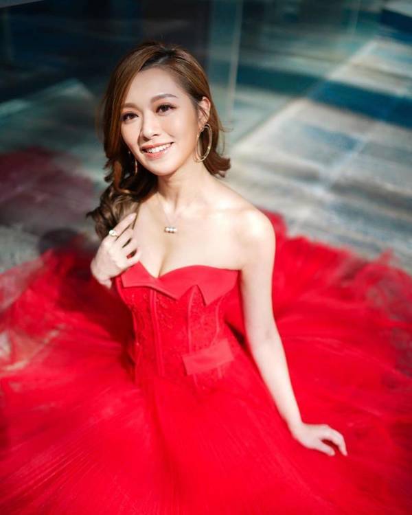 港姐冠軍︱馮盈盈出席樂易玲生日宴 FYY零P圖真實樣貌身材曝光令網民吃驚