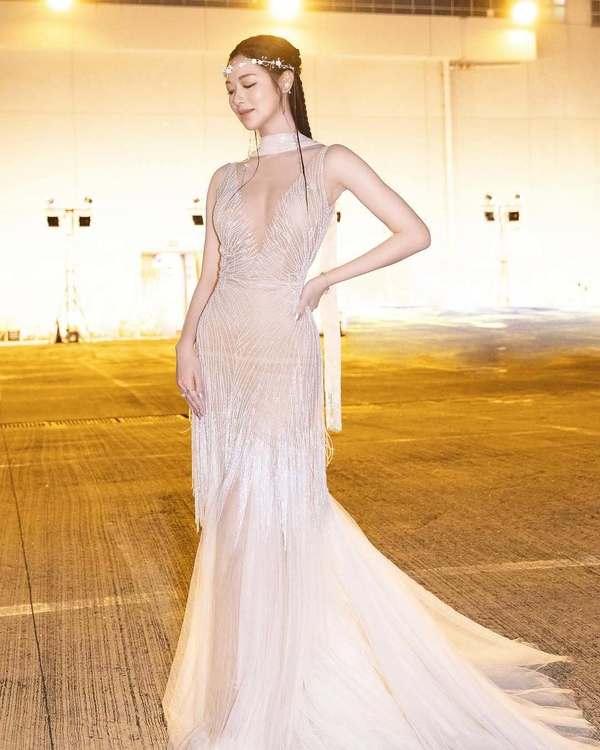 港姐冠軍︱馮盈盈出席樂易玲生日宴 FYY零P圖真實樣貌身材曝光令網民吃驚