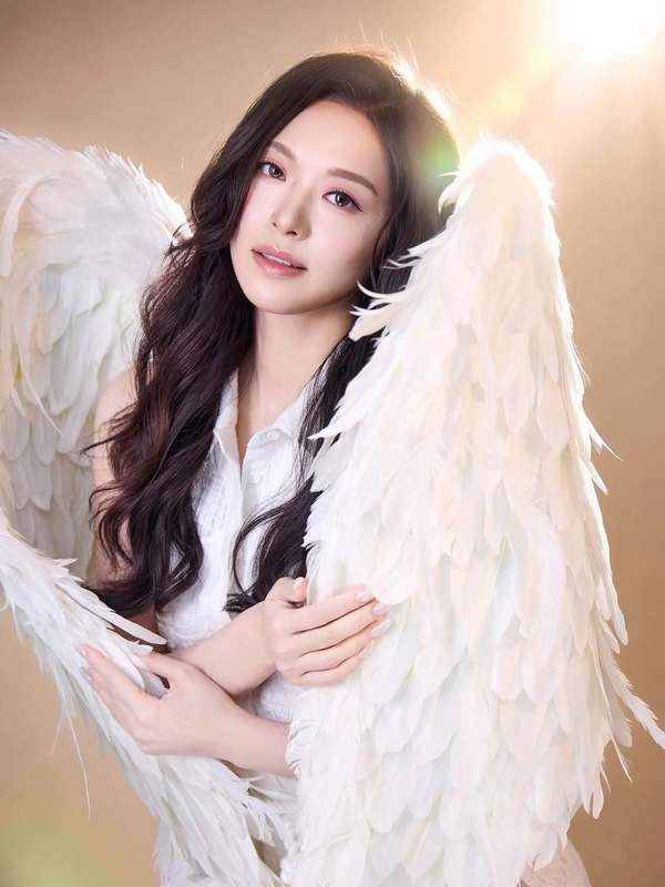 港姐冠軍︱馮盈盈出席樂易玲生日宴 FYY零P圖真實樣貌身材曝光令網民吃驚