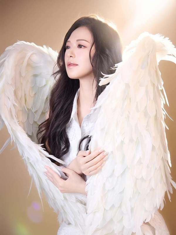 港姐冠軍︱馮盈盈出席樂易玲生日宴 FYY零P圖真實樣貌身材曝光令網民吃驚