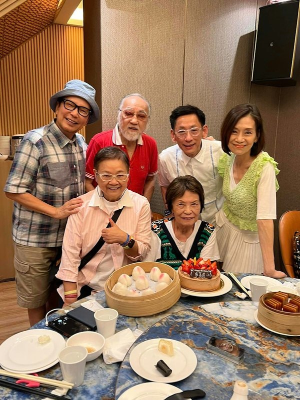 凍齡女星︱61歲TVB元老級主持keep住凍齡童顔 《東張》採訪網戀騙案專業表現獲讚