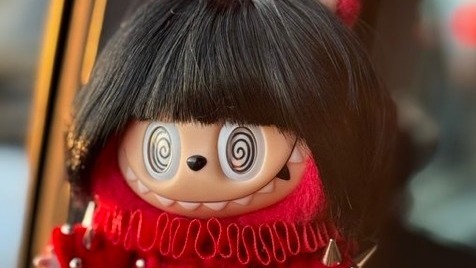 9992｜Lady Gaga帶自己造型Labubu出街被捕獲 泡泡瑪特彈3%