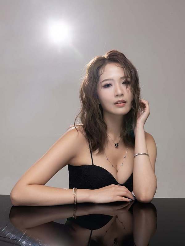 東張女神 X 女神配對計劃︱梁敏巧公開舊照自爆黑歷史 東張女神憶當年快餐店打工被同事偷窺跟蹤