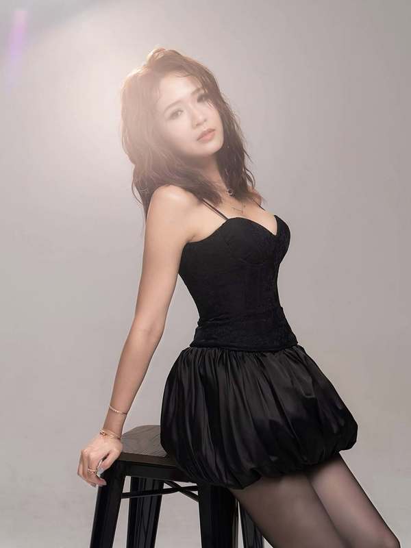 東張女神 X 女神配對計劃︱梁敏巧公開舊照自爆黑歷史 東張女神憶當年快餐店打工被同事偷窺跟蹤