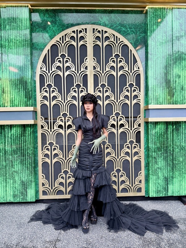 COLLAR成員︱Marf化身「壞女巫」現身《魔法壞女巫：第二章》新加坡首映 邱彥筒與偶像Ariana Grande夢幻同框