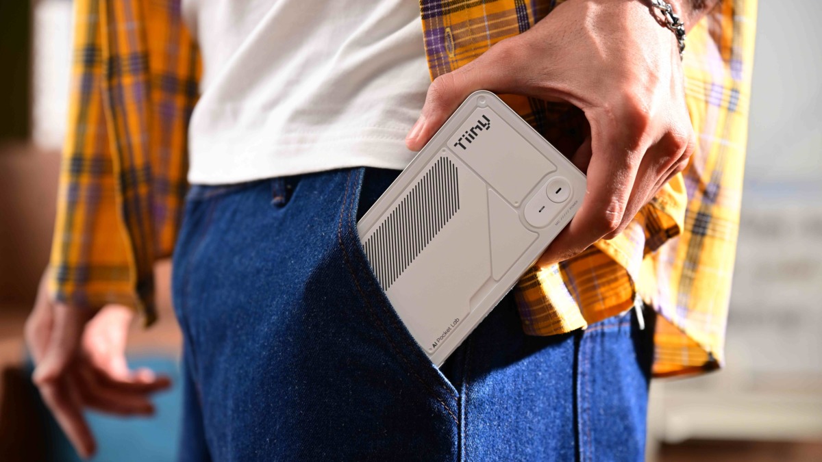 AI超級電腦 ｜Tiiny AI Pocket Lab無雲端及GPU 運行 1200 億參數大語言模型