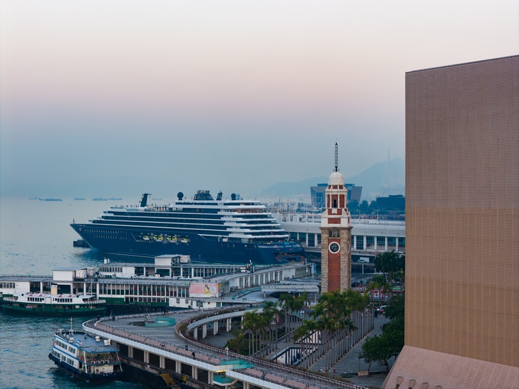 旅發局喜迎The Ritz-Carlton 奢華遊艇Luminara 以香港為始發港 2025 年郵輪乘客總流量按年升2成
