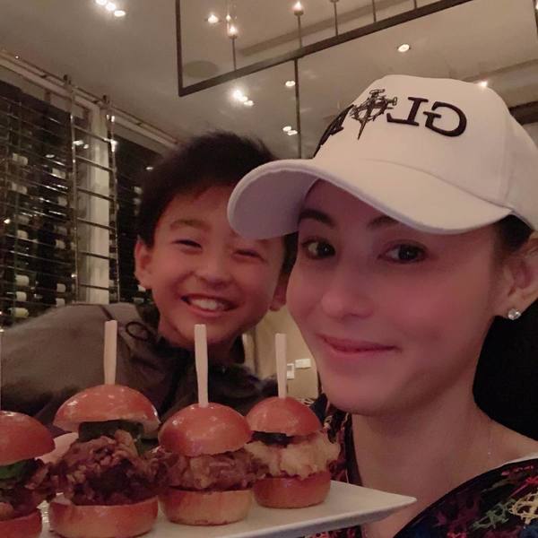 星三代升學︱張柏芝帶3子現身機場 傳Lucas棄劍橋轉澳洲名校攻讀音樂學費曝光