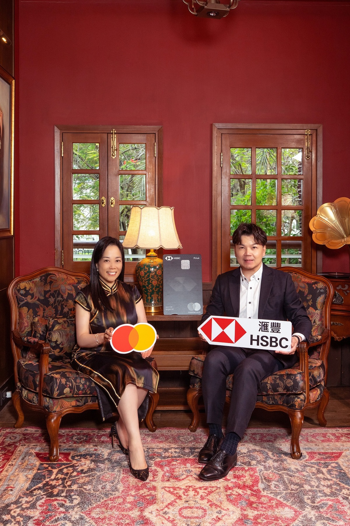 滙豐推亞太首張 World Legend Mastercard 稱旗下「最尊貴信用卡」 免費頭等機票、米芝蓮餐飲