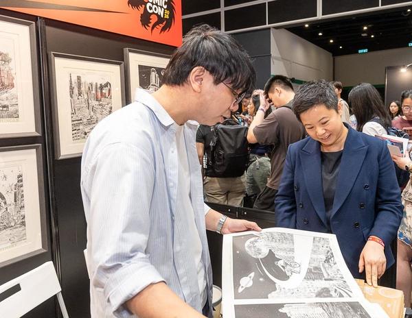 Comic Con香港！古天樂當星級導賞 帶局長羅淑佩看絕密珍藏 - 香港經濟日報 hket.com